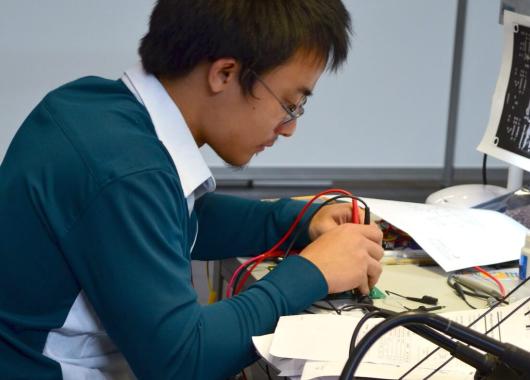 Réforme du lycée professionnel : le gouvernement renonce à allonger la ...